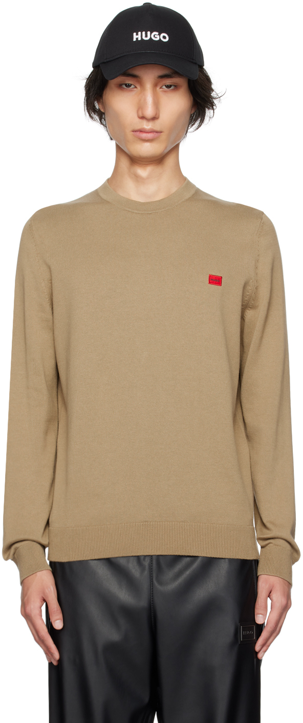Hugo: Pull brun clair à écusson | SSENSE France