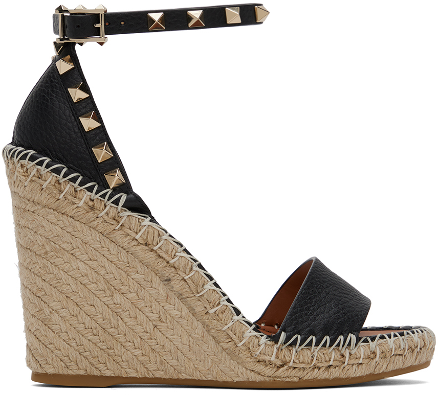 Valentino Garavani: Sandales à talon compensé noires à clous Rockstud ...