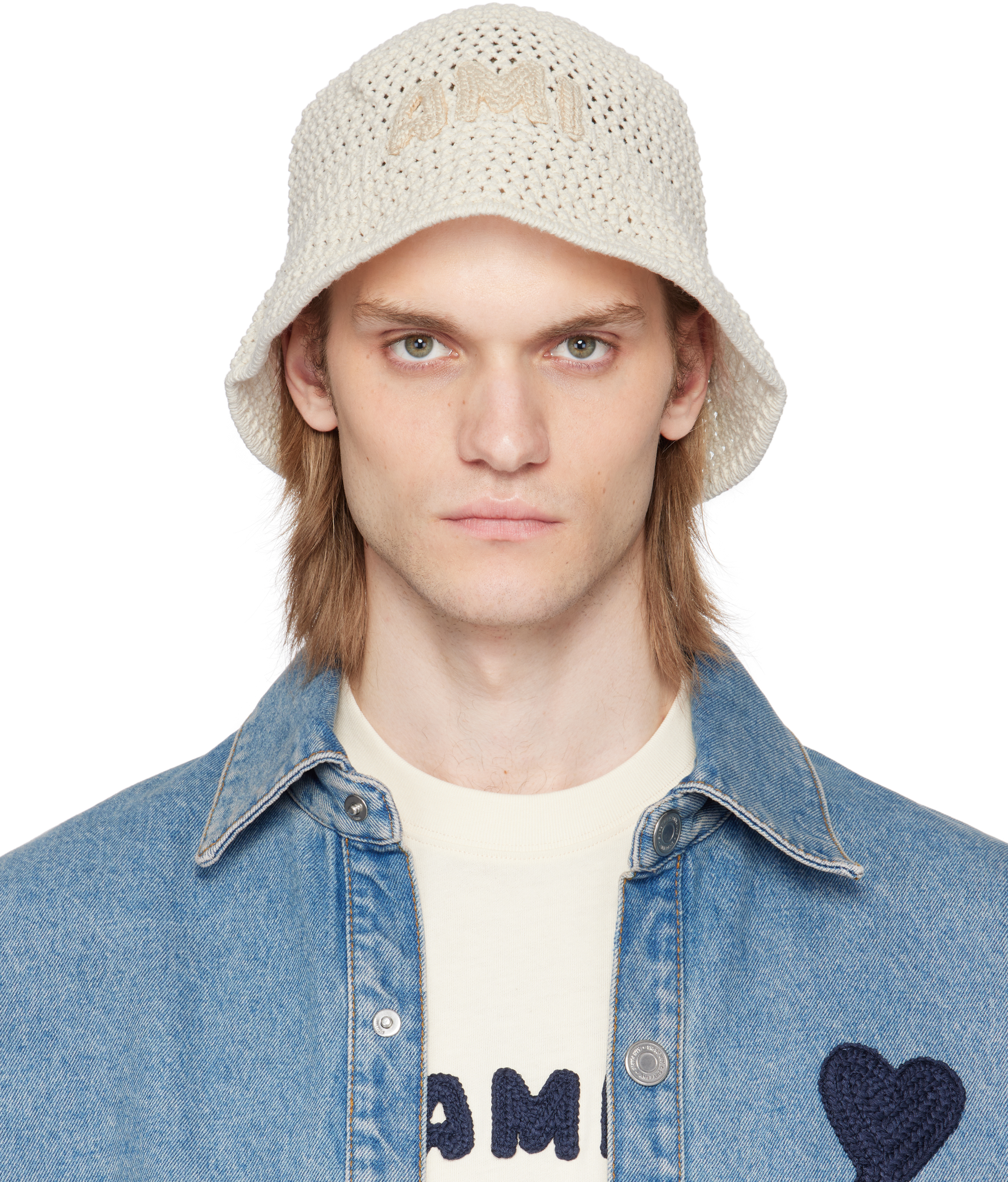 AMI Paris: オフホワイト 'AMI' Patch ニット バケットハット AMI Paris: オフホワイト 'AMI' Patch ニット バケットハット